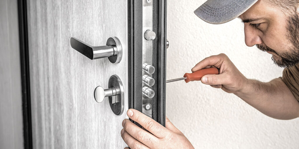 5 Trucos definitivos para abrir una puerta atascada | Cerrajería Vega